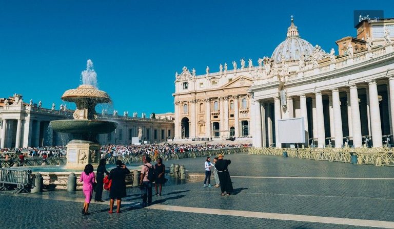 What Are The Countries Near Italy?